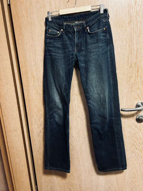 Weekday arrow gallab. Bláar – hringekjan